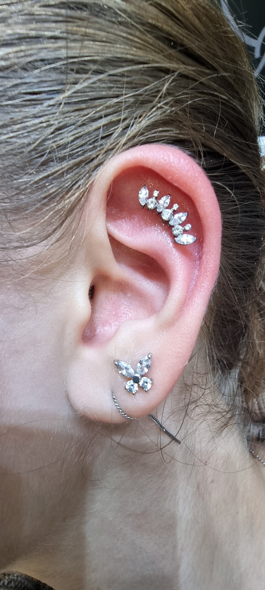 Pirsing hrskavice - Bling Bling Piercing, Beograd Tretmani tela #3E66Y5 ...