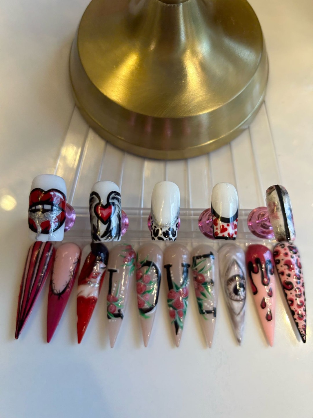 Nail art /cirkoni po noktu - Esthetique Privé, Beograd Lakiranje ...