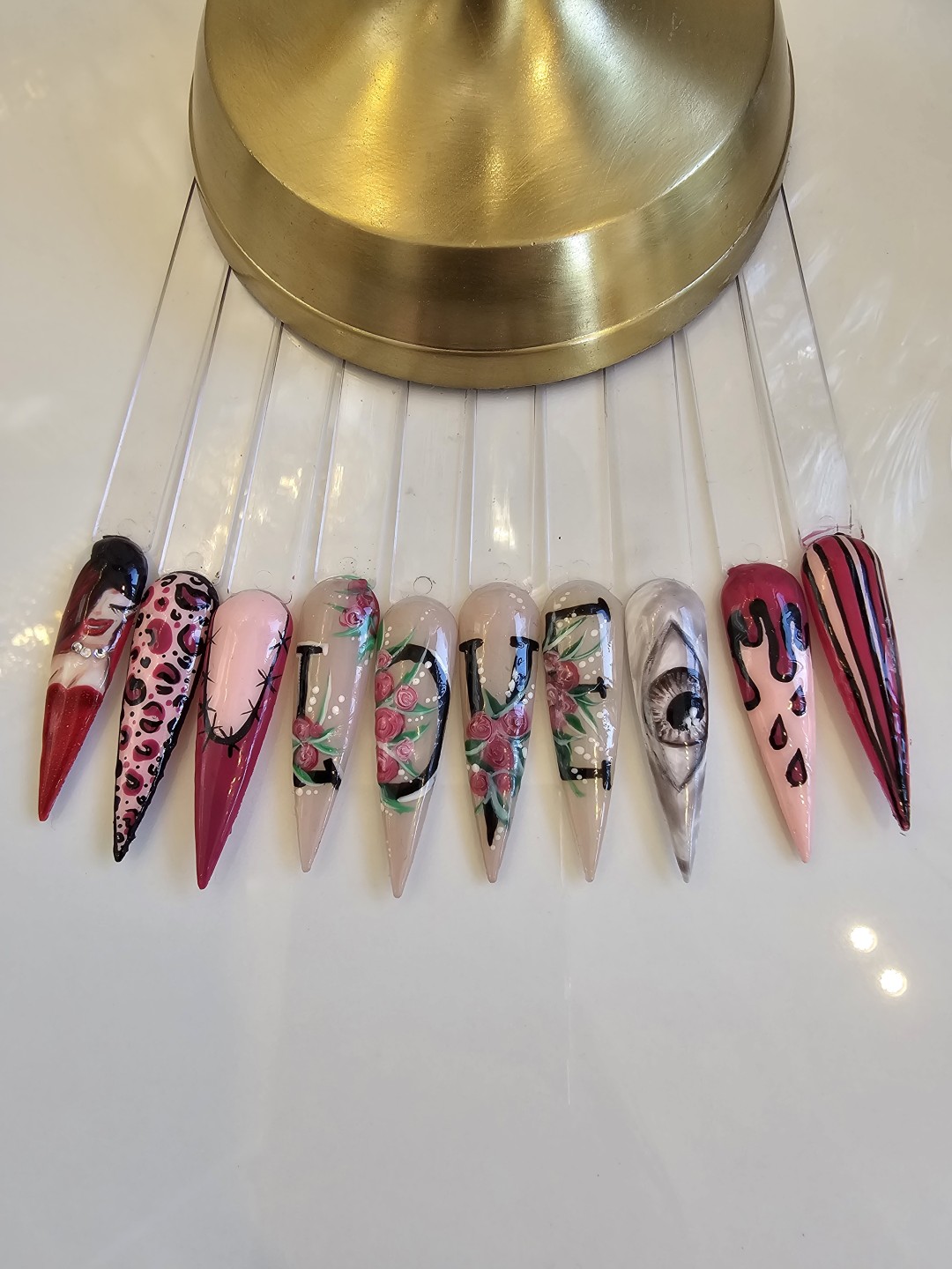 Nail art /cirkoni po noktu - Esthetique Privé, Beograd Lakiranje ...