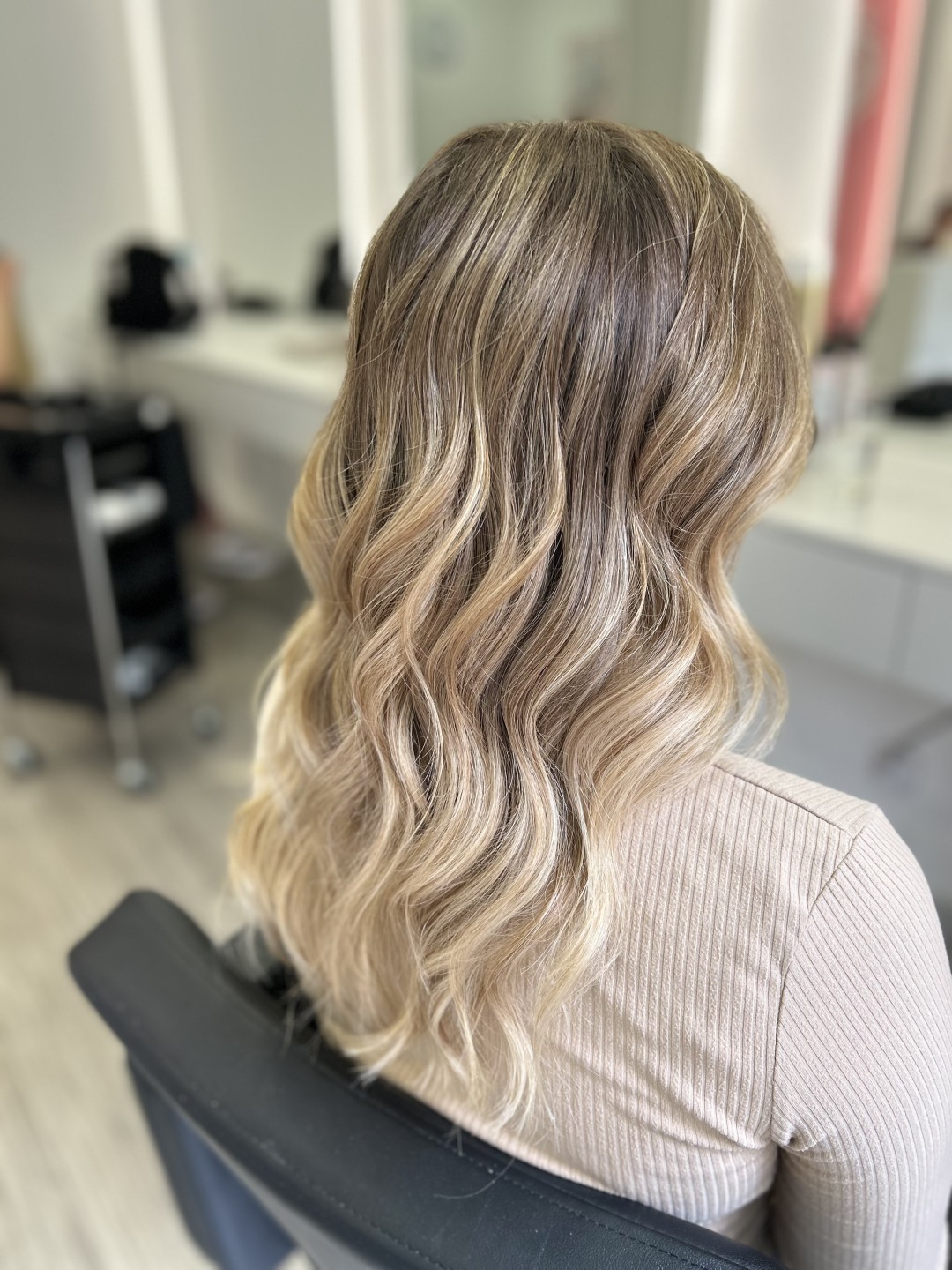 Pramenovi na foliju / Balayage + preliv + feniranje - kosa srednje ...